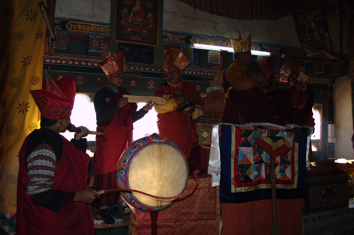 Priests performs the ritual by standing | Mandala Collections - Images